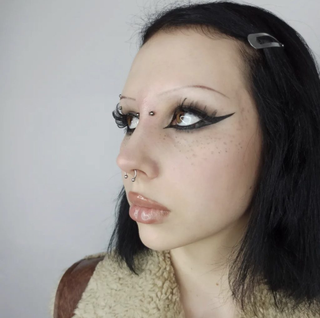 Rodzaje piercingu - Septum - Szelma Tattoo