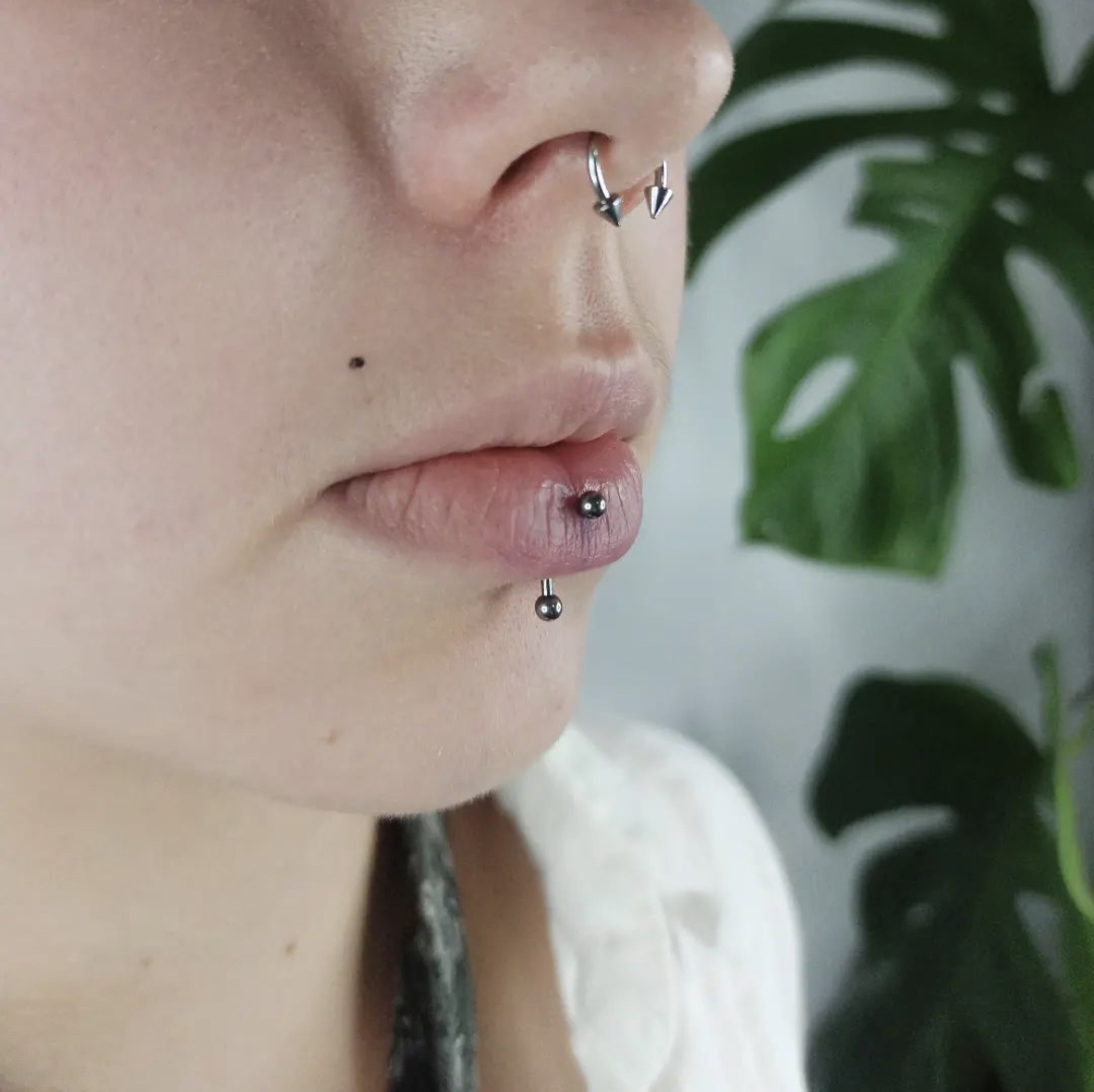 Rodzaje piercingu - Septum - Szelma Tattoo